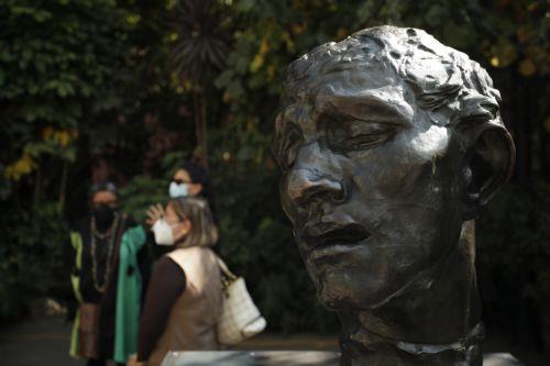 Πέντε κορυφαίοι γλύπτες συνεργάζονται με ΑΙ και φτιάχνουν το «Αδύνατο ...